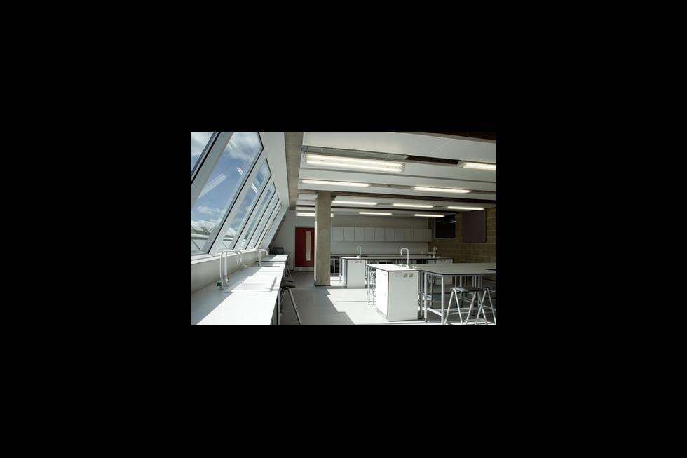 Lighting rafts | Features | Building